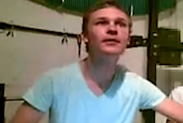 Huit ans plus tard, le joueur de rugby qui a avalé une limace suite à ...