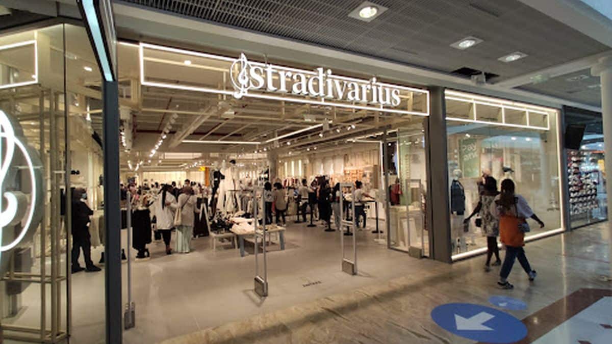 Stradivarius cartonne avec sa version du célèbre sac Guess à seulement 20€ ! – Tuxboard