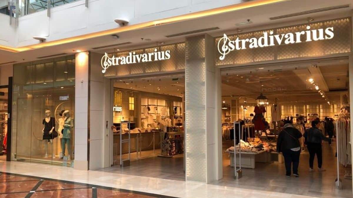 Stradivarius: son modèle de pantalon iconique est disponible en cuir et ...