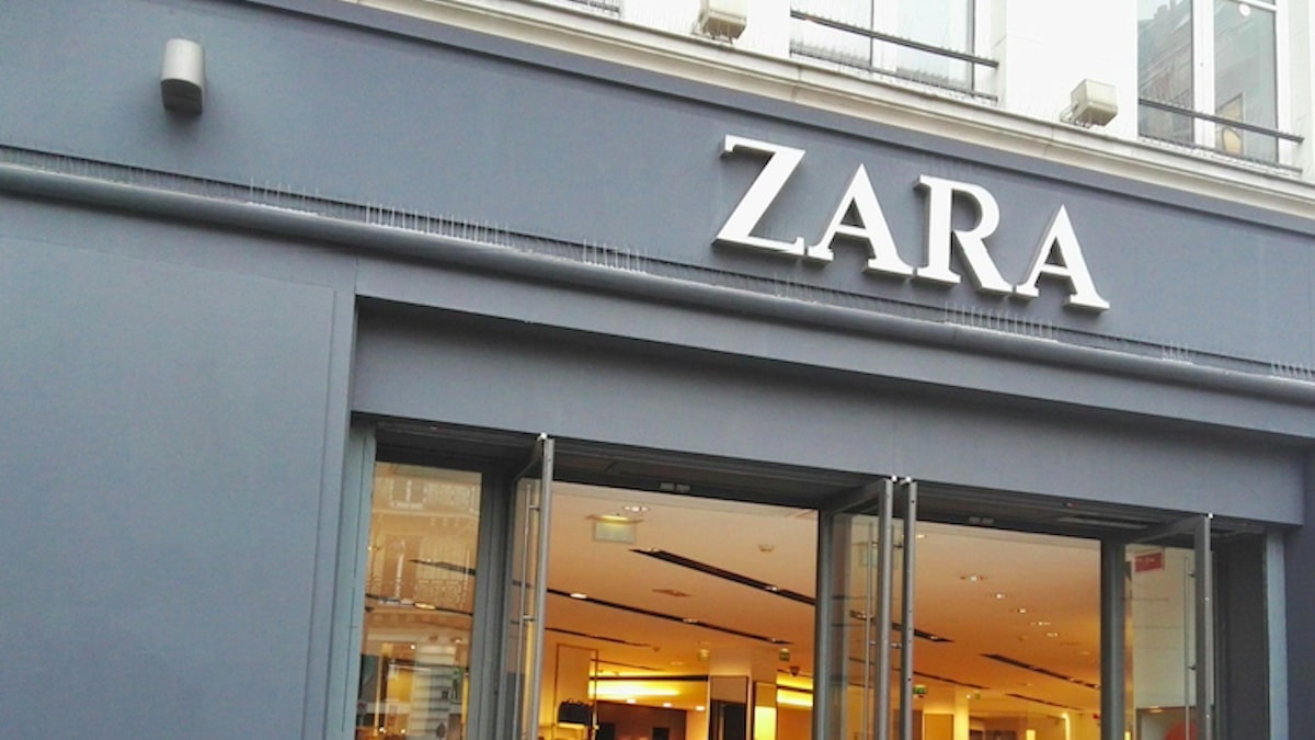 Cohue chez Zara avec son short en jean à shopper pour cet été à moins ...