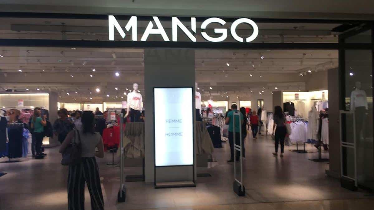 Mango cartonne avec la robe fleurie la plus romantique du printemps qu ...