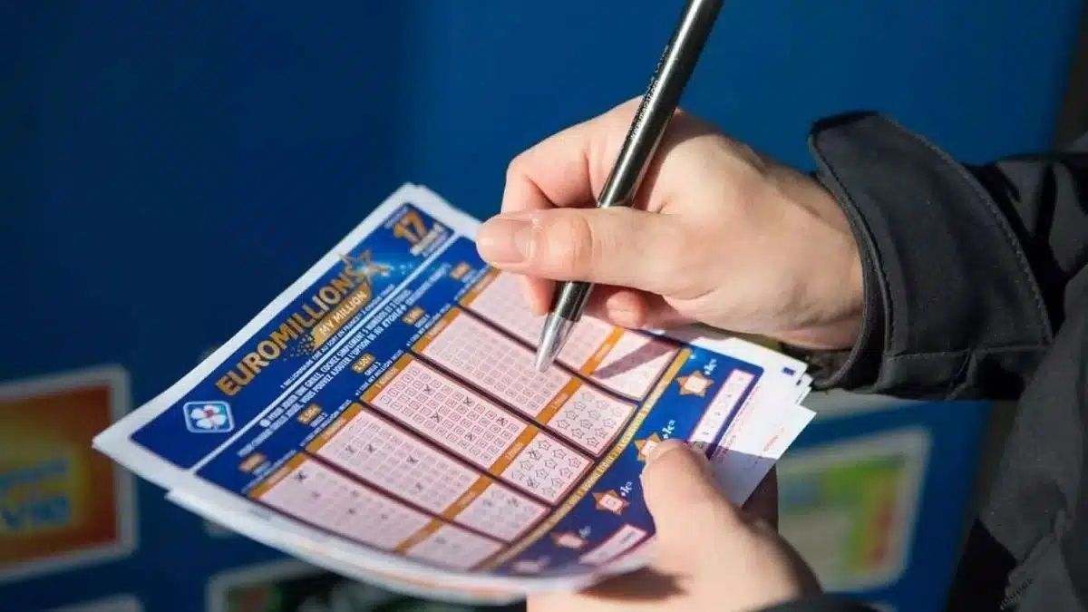 EuroMillions: il gagne le jackpot et devient millionnaire, il décide de ...
