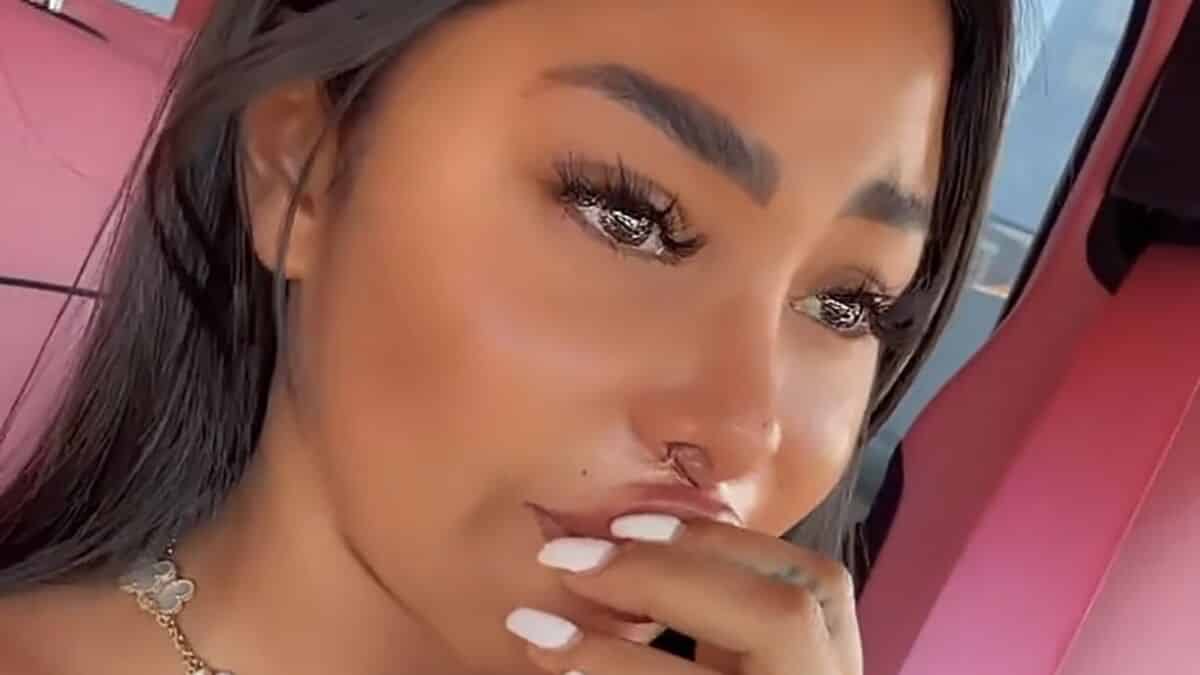 Maeva Ghennam défigurée, elle va se faire opérer en urgence en France ...