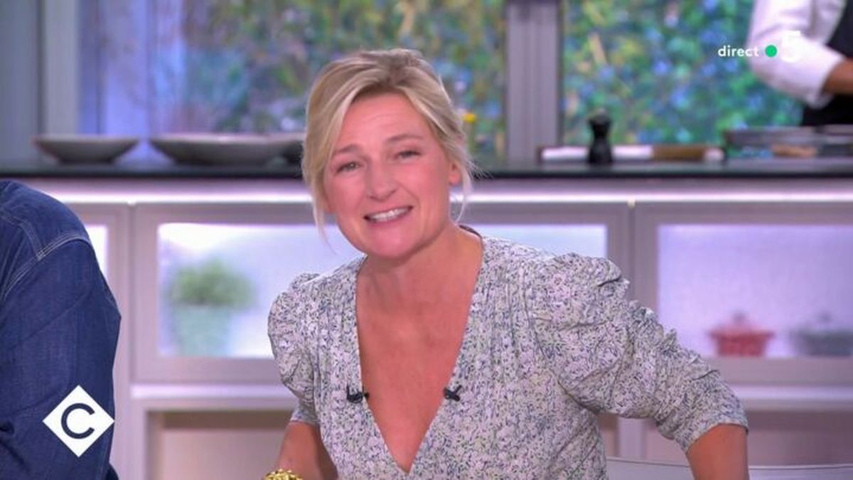 Anne-Élisabeth Lemoine morte de rire à cause de cette drôle d ...