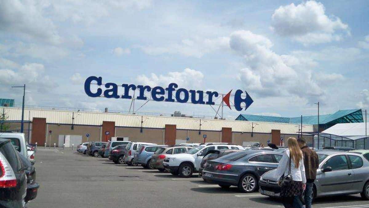 Carrefour innove et lance un parasol parfait pour les petits balcons et ...