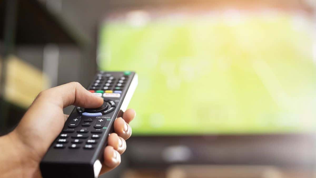 La technique pour utiliser sa télécommande télé quand elle n'a plus de ...