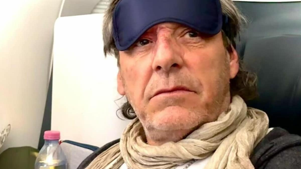 Jean-Luc Reichmann victime d'un gros souci en avion l'équipage intervient