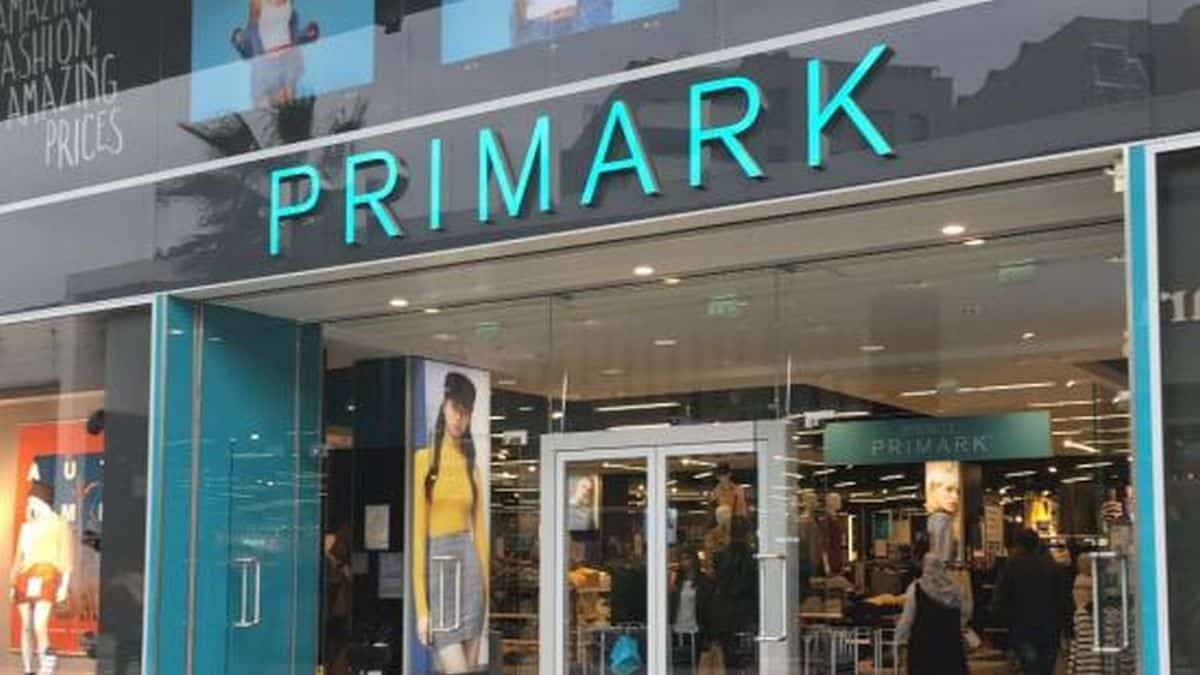 Primark frappe fort avec sa mini jupe à motifs inspirée des plus grands ...