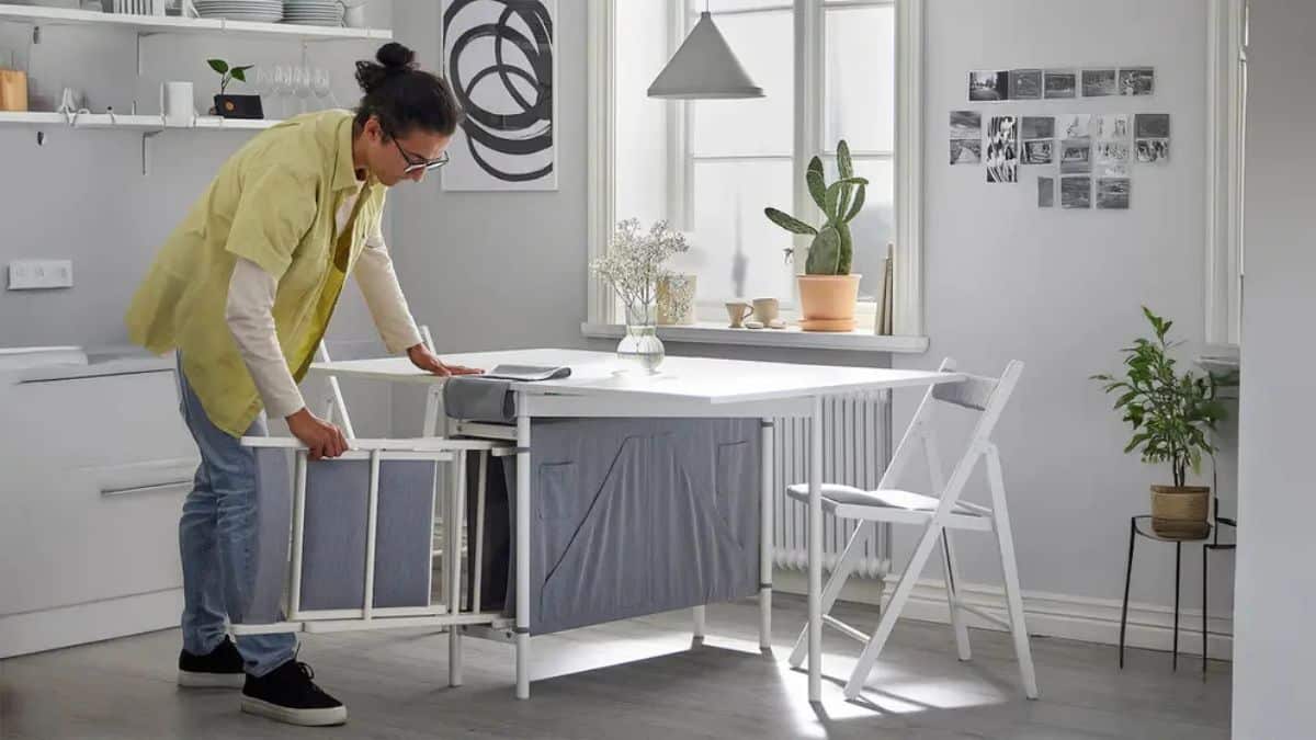 Ikea fait un énorme carton avec cette table pliable et avec rangement ...