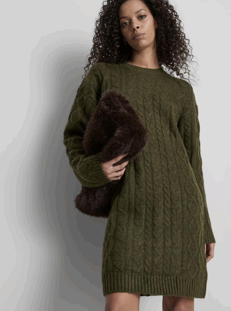 Primark fait craquer ses clientes avec une robe d’hiver chic à prix mini